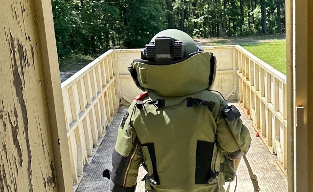 Army Explosive Ordnance Disposal Company Supports New Bomb Suit Helmet ...